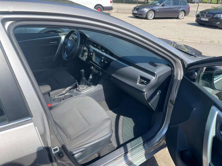 Grey Toyota Corolla 2016 in Vilnius, with an engine capacity of 1.60 L and mileage of 235 thousand km for 5700 €, photo 5 on AUTOMOTO.COM.LV