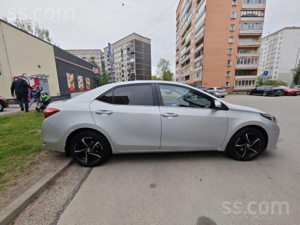 Pelēks Toyota Corolla 2016 Rīga, ar dzinēja tilpumu 1.60 L un nobraukumu 115 tūkst. km par 8500 €, foto 1 vietnē AUTOMOTO.COM.LV