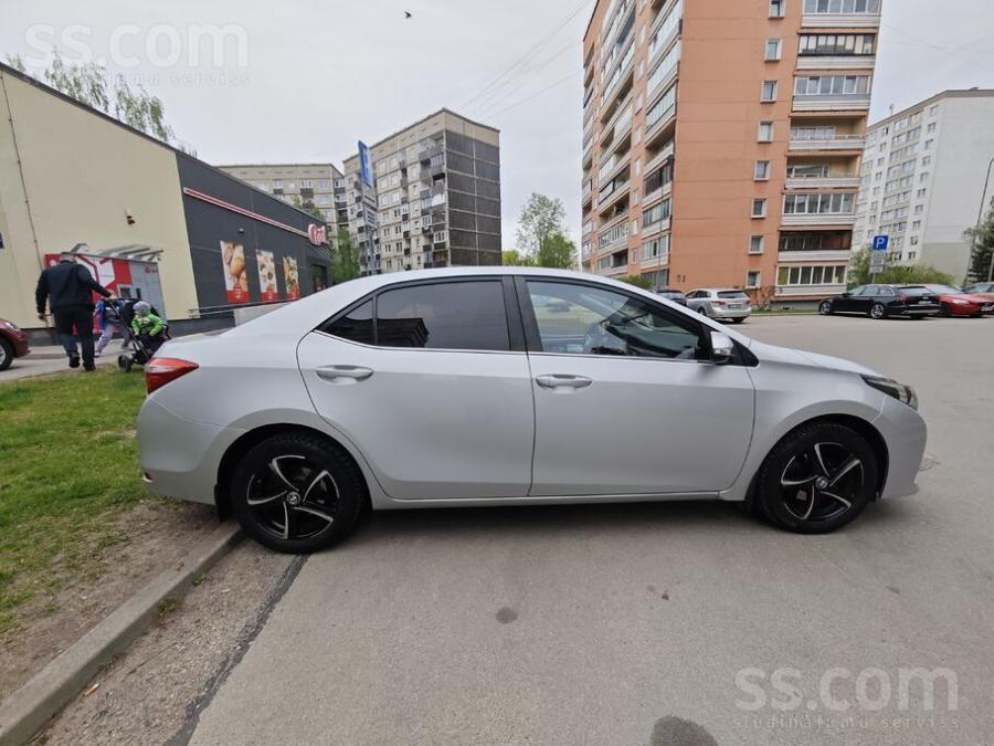 Pelēks Toyota Corolla 2016 Rīga, ar dzinēja tilpumu 1.60 L un nobraukumu 115 tūkst. km par 8500 €, foto 1 vietnē AUTOMOTO.COM.LV