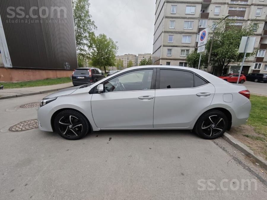 Pelēks Toyota Corolla 2016 Rīga, ar dzinēja tilpumu 1.60 L un nobraukumu 115 tūkst. km par 8500 €, foto 3 vietnē AUTOMOTO.COM.LV