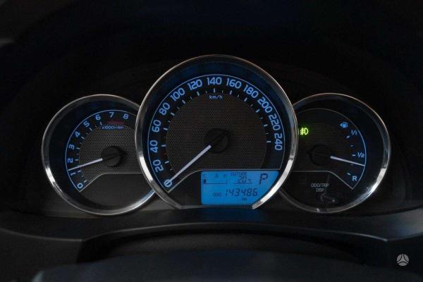 Pelēks Toyota Corolla 2016 Viļņa, ar dzinēja tilpumu 1.60 L un nobraukumu 143 tūkst. km par 10500 €, foto 10 vietnē AUTOMOTO.COM.LV