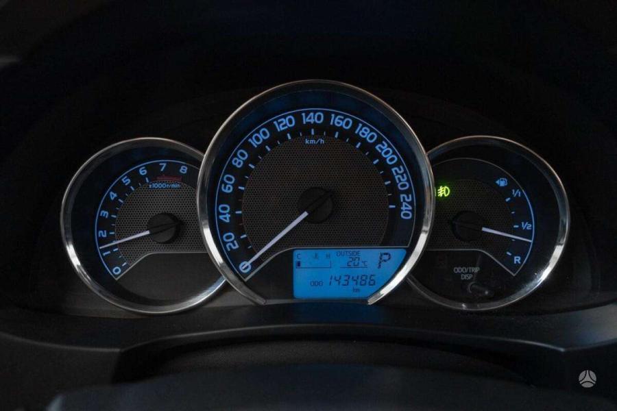 Pelēks Toyota Corolla 2016 Viļņa, ar dzinēja tilpumu 1.60 L un nobraukumu 143 tūkst. km par 10500 €, foto 11 vietnē AUTOMOTO.COM.LV