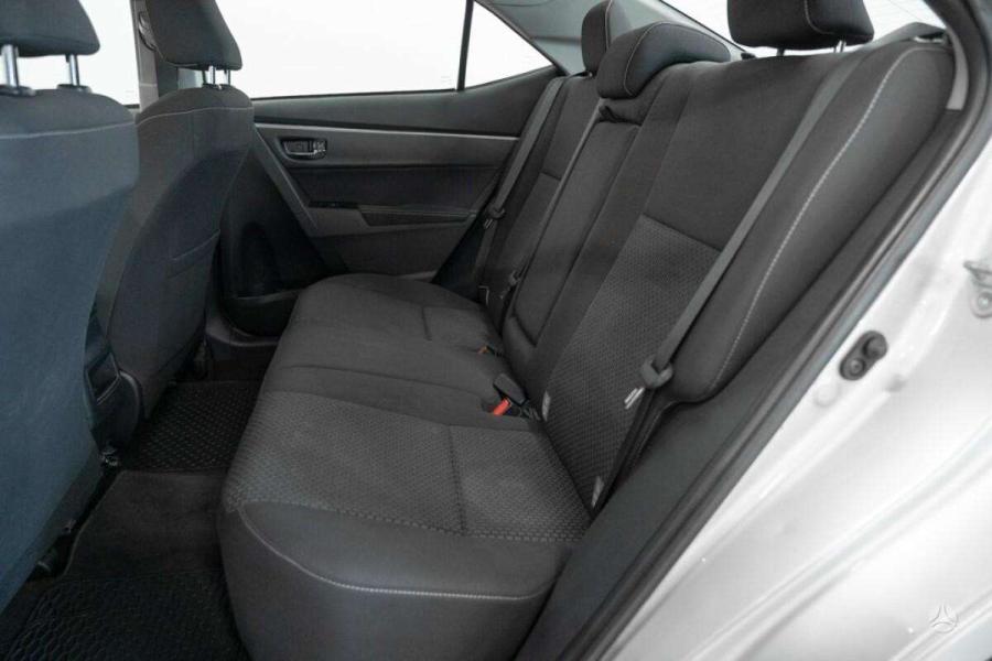 Pelēks Toyota Corolla 2016 Viļņa, ar dzinēja tilpumu 1.60 L un nobraukumu 143 tūkst. km par 10500 €, foto 17 vietnē AUTOMOTO.COM.LV