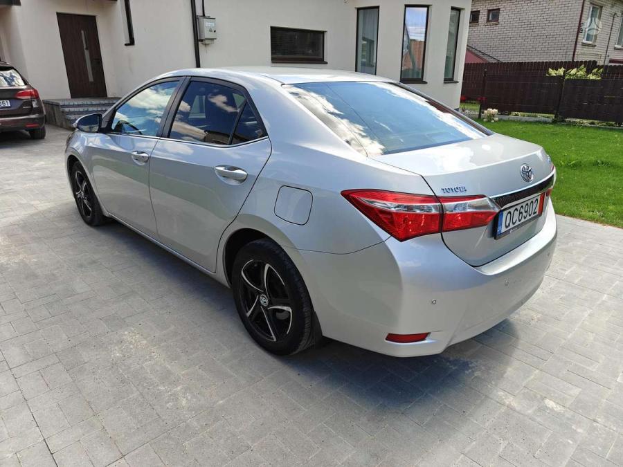 Grey Toyota Corolla 2016 in Siauliai, with an engine capacity of 1.60 L and mileage of 115 thousand km for 9900 €, photo 5 on AUTOMOTO.COM.LV