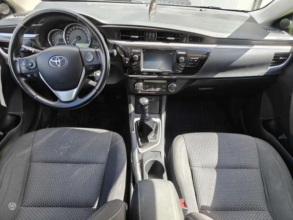 Grey Toyota Corolla 2016 in Siauliai, with an engine capacity of 1.60 L and mileage of 115 thousand km for 9900 €, photo 5 on AUTOMOTO.COM.LV