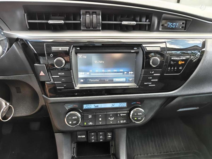 Grey Toyota Corolla 2016 in Siauliai, with an engine capacity of 1.60 L and mileage of 115 thousand km for 9900 €, photo 10 on AUTOMOTO.COM.LV