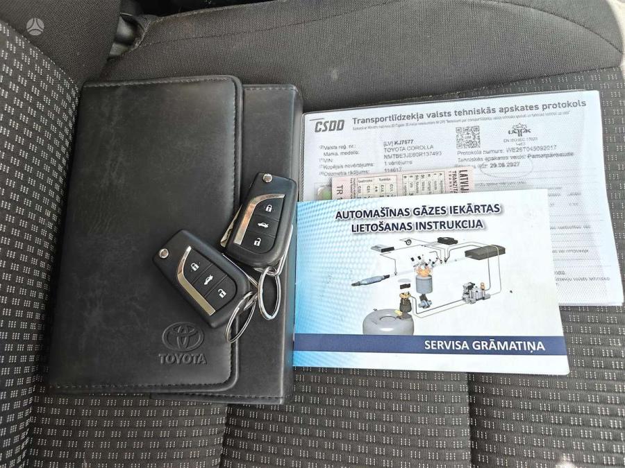 Grey Toyota Corolla 2016 in Siauliai, with an engine capacity of 1.60 L and mileage of 115 thousand km for 9900 €, photo 17 on AUTOMOTO.COM.LV