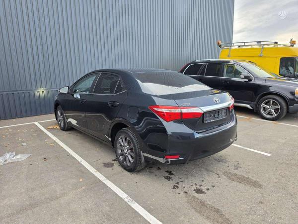 Pelēks Toyota Corolla 2016 Kauņa, ar dzinēja tilpumu 1.60 L un nobraukumu 183 tūkst. km par 4700 €, foto 2 vietnē AUTOMOTO.COM.LV