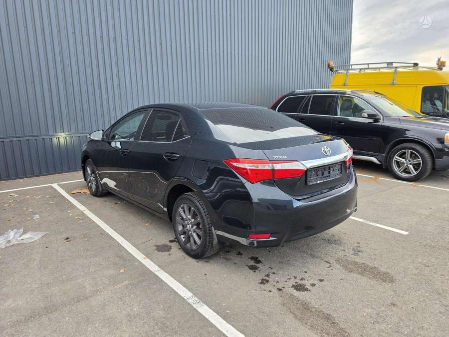 Pelēks Toyota Corolla 2016 Kauņa, ar dzinēja tilpumu 1.60 L un nobraukumu 183 tūkst. km par 4700 €, foto 3 vietnē AUTOMOTO.COM.LV