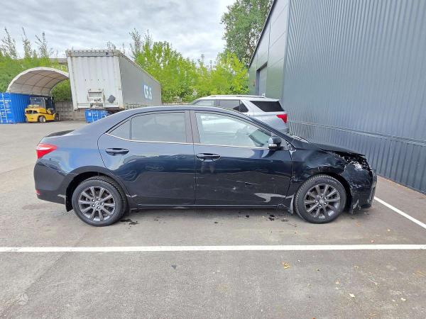 Pelēks Toyota Corolla 2016 Kauņa, ar dzinēja tilpumu 1.60 L un nobraukumu 183 tūkst. km par 4700 €, foto 6 vietnē AUTOMOTO.COM.LV