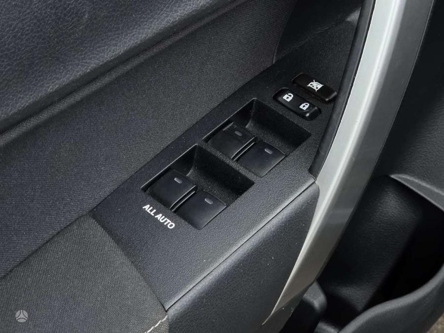 Pelēks Toyota Corolla 2016 Kauņa, ar dzinēja tilpumu 1.60 L un nobraukumu 183 tūkst. km par 4700 €, foto 21 vietnē AUTOMOTO.COM.LV