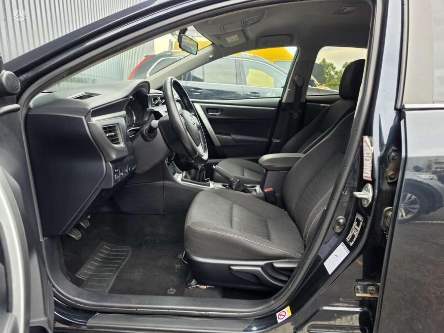 Pelēks Toyota Corolla 2016 Kauņa, ar dzinēja tilpumu 1.60 L un nobraukumu 183 tūkst. km par 4700 €, foto 22 vietnē AUTOMOTO.COM.LV