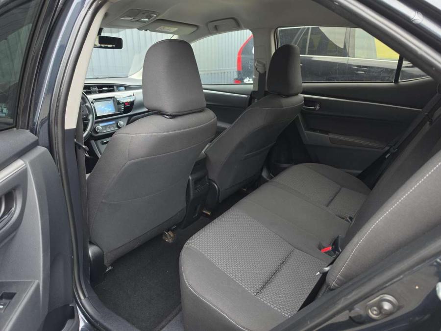 Pelēks Toyota Corolla 2016 Kauņa, ar dzinēja tilpumu 1.60 L un nobraukumu 183 tūkst. km par 4700 €, foto 23 vietnē AUTOMOTO.COM.LV