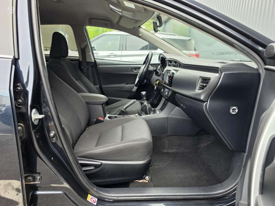 Pelēks Toyota Corolla 2016 Kauņa, ar dzinēja tilpumu 1.60 L un nobraukumu 183 tūkst. km par 4700 €, foto 28 vietnē AUTOMOTO.COM.LV