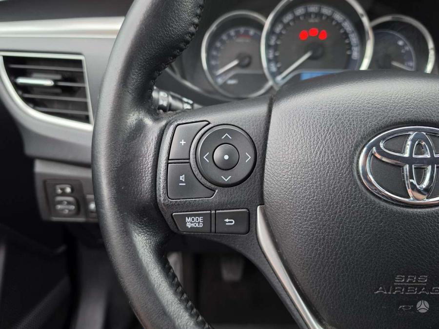 Pelēks Toyota Corolla 2016 Kauņa, ar dzinēja tilpumu 1.60 L un nobraukumu 183 tūkst. km par 4700 €, foto 30 vietnē AUTOMOTO.COM.LV