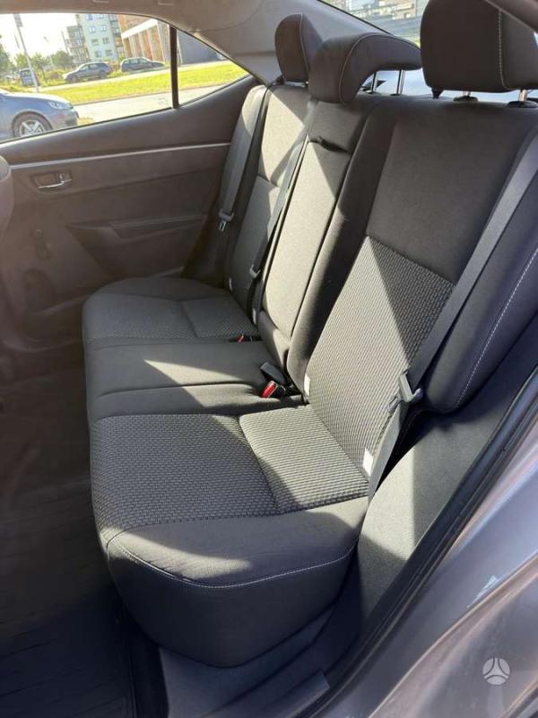 Pelēks Toyota Corolla 2016 Kauņa, ar dzinēja tilpumu 1.60 L un nobraukumu 109 tūkst. km par 9600 €, foto 11 vietnē AUTOMOTO.COM.LV