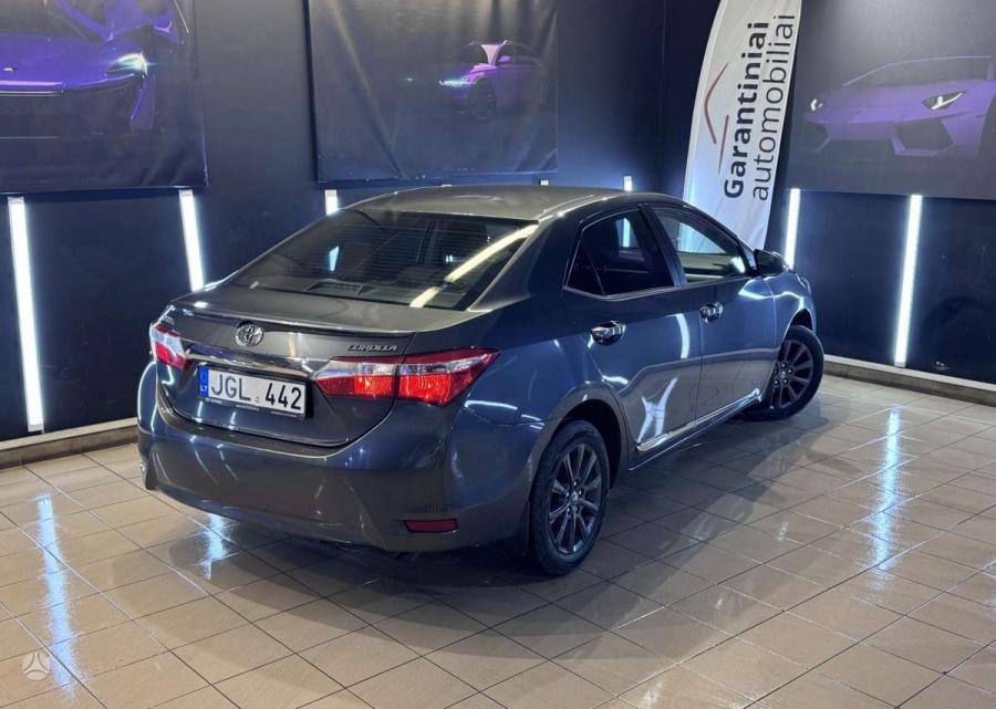 Grey Toyota Corolla 2016 in Vilnius, with an engine capacity of 1.60 L and mileage of 92 thousand km for 10450 €, photo 3 on AUTOMOTO.COM.LV