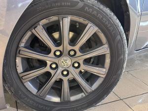 Grey Toyota Corolla 2016 in Vilnius, with an engine capacity of 1.60 L and mileage of 92 thousand km for 10450 €, photo 5 on AUTOMOTO.COM.LV
