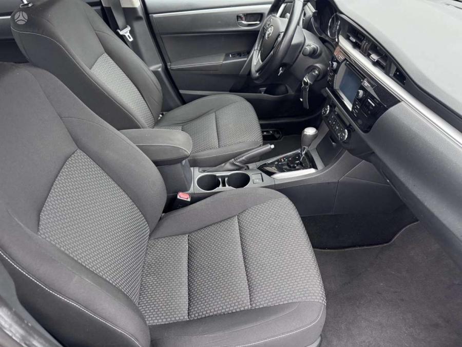 Grey Toyota Corolla 2016 in Vilnius, with an engine capacity of 1.60 L and mileage of 92 thousand km for 10450 €, photo 10 on AUTOMOTO.COM.LV