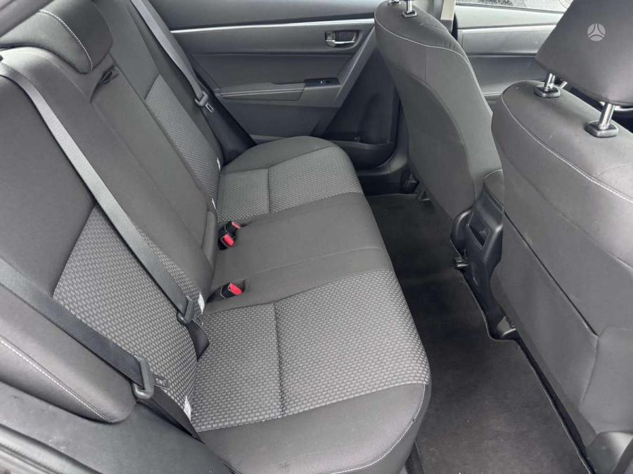 Grey Toyota Corolla 2016 in Vilnius, with an engine capacity of 1.60 L and mileage of 92 thousand km for 10450 €, photo 11 on AUTOMOTO.COM.LV