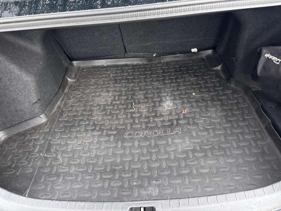 Grey Toyota Corolla 2016 in Vilnius, with an engine capacity of 1.60 L and mileage of 92 thousand km for 10450 €, photo 12 on AUTOMOTO.COM.LV