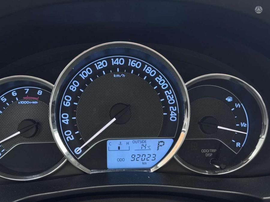 Grey Toyota Corolla 2016 in Vilnius, with an engine capacity of 1.60 L and mileage of 92 thousand km for 10450 €, photo 14 on AUTOMOTO.COM.LV