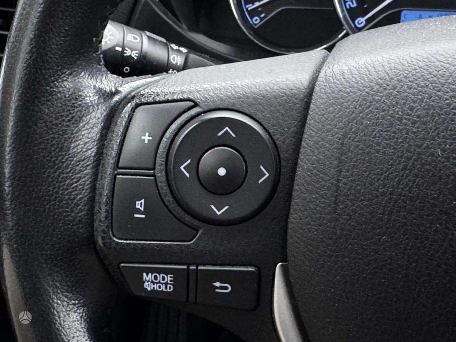 Grey Toyota Corolla 2016 in Vilnius, with an engine capacity of 1.60 L and mileage of 92 thousand km for 10450 €, photo 15 on AUTOMOTO.COM.LV