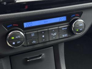 Grey Toyota Corolla 2016 in Vilnius, with an engine capacity of 1.60 L and mileage of 92 thousand km for 10450 €, photo 21 on AUTOMOTO.COM.LV