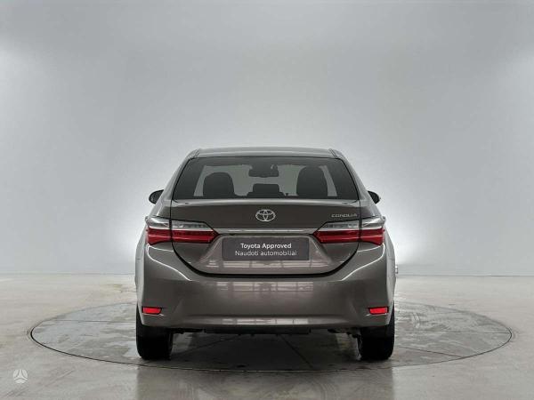 Grey Toyota Corolla 2017 in Vilnius, with an engine capacity of 1.60 L and mileage of 139 thousand km for 10900 €, photo 4 on AUTOMOTO.COM.LV