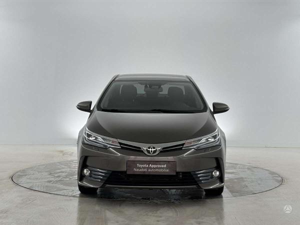 Grey Toyota Corolla 2017 in Vilnius, with an engine capacity of 1.60 L and mileage of 139 thousand km for 10900 €, photo 5 on AUTOMOTO.COM.LV