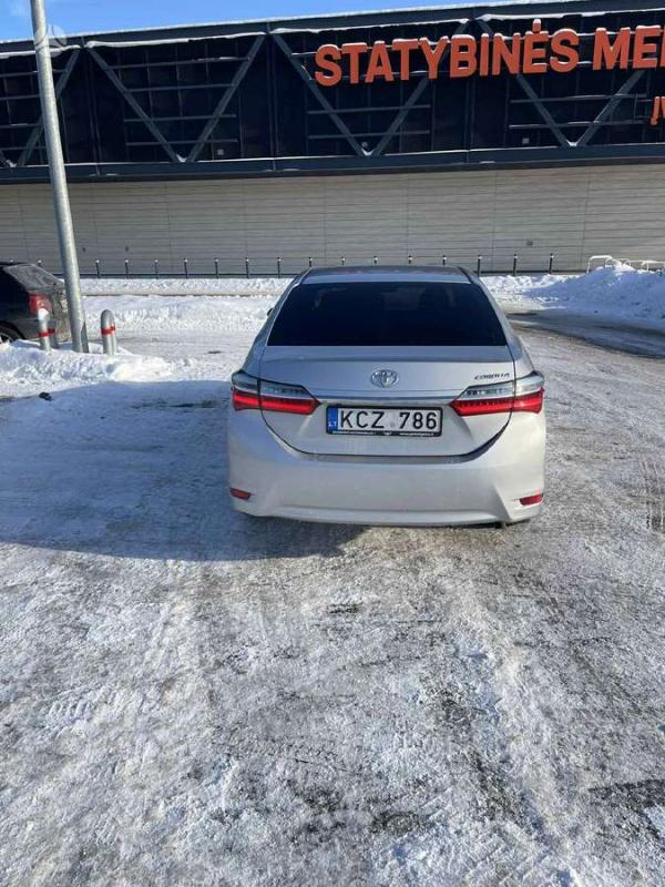 Pelēks Toyota Corolla 2017 Viļņa, ar dzinēja tilpumu 1.60 L un nobraukumu 220 tūkst. km par 8000 €, foto 2 vietnē AUTOMOTO.COM.LV