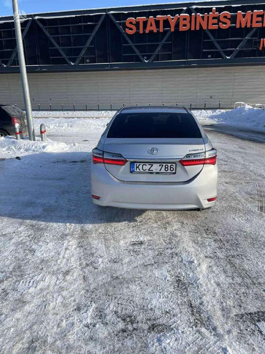 Grey Toyota Corolla 2017 in Vilnius, with an engine capacity of 1.60 L and mileage of 220 thousand km for 8000 €, photo 2 on AUTOMOTO.COM.LV