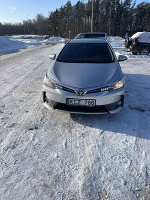 Grey Toyota Corolla 2017 in Vilnius, with an engine capacity of 1.60 L and mileage of 220 thousand km for 8000 €, photo 5 on AUTOMOTO.COM.LV