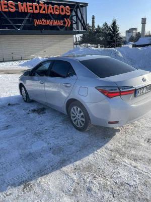Grey Toyota Corolla 2017 in Vilnius, with an engine capacity of 1.60 L and mileage of 220 thousand km for 8000 €, photo 7 on AUTOMOTO.COM.LV