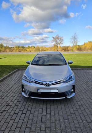 Pelēks Toyota Corolla 2017 Viļņa, ar dzinēja tilpumu 1.60 L un nobraukumu 111 tūkst. km par 9000 €, foto  vietnē AUTOMOTO.COM.LV
