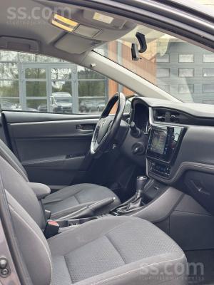 Pelēks Toyota Corolla 2017 Rīga, ar dzinēja tilpumu 1.60 L un nobraukumu 160 tūkst. km par 10550 €, foto 4 vietnē AUTOMOTO.COM.LV