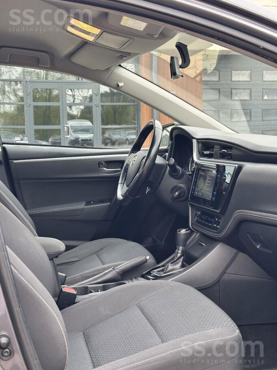 Pelēks Toyota Corolla 2017 Rīga, ar dzinēja tilpumu 1.60 L un nobraukumu 160 tūkst. km par 10550 €, foto 4 vietnē AUTOMOTO.COM.LV