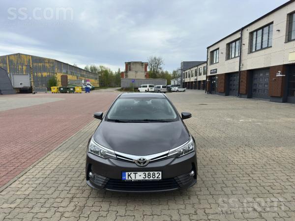 Pelēks Toyota Corolla 2017 Rīga, ar dzinēja tilpumu 1.60 L un nobraukumu 160 tūkst. km par 10550 €, foto 5 vietnē AUTOMOTO.COM.LV