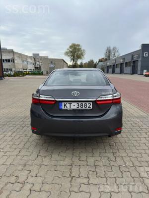 Pelēks Toyota Corolla 2017 Rīga, ar dzinēja tilpumu 1.60 L un nobraukumu 160 tūkst. km par 10550 €, foto 9 vietnē AUTOMOTO.COM.LV