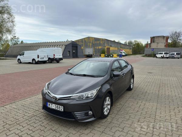 Grey Toyota Corolla 2017 in Riga, with an engine capacity of 1.60 L and mileage of 160 thousand km for 10000 €, photo 1 on AUTOMOTO.COM.LV