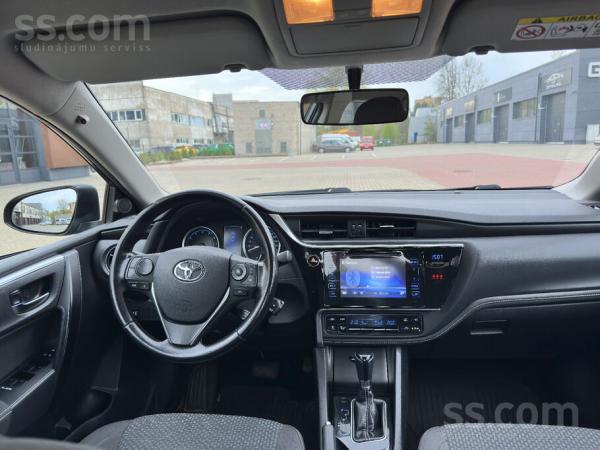 Grey Toyota Corolla 2017 in Riga, with an engine capacity of 1.60 L and mileage of 160 thousand km for 10000 €, photo 9 on AUTOMOTO.COM.LV
