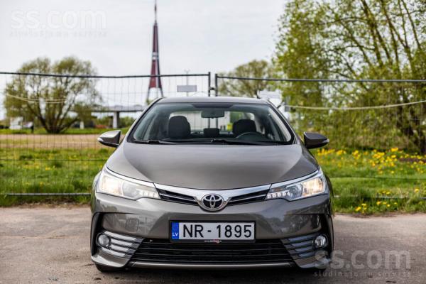 Pelēks Toyota Corolla 2017 Rīga, ar dzinēja tilpumu 1.40 L un nobraukumu 248 tūkst. km par 8990 €, foto 3 vietnē AUTOMOTO.COM.LV