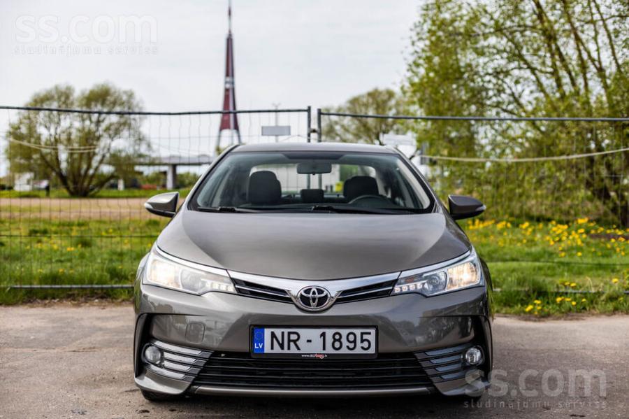 Pelēks Toyota Corolla 2017 Rīga, ar dzinēja tilpumu 1.40 L un nobraukumu 248 tūkst. km par 8990 €, foto 4 vietnē AUTOMOTO.COM.LV