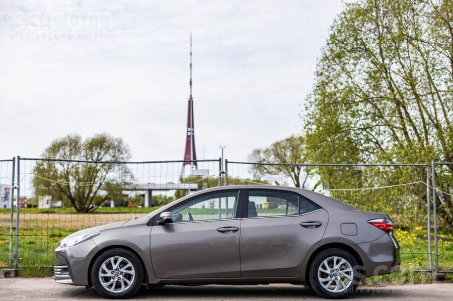 Pelēks Toyota Corolla 2017 Rīga, ar dzinēja tilpumu 1.40 L un nobraukumu 248 tūkst. km par 8990 €, foto 5 vietnē AUTOMOTO.COM.LV