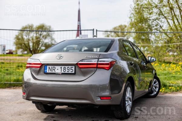 Pelēks Toyota Corolla 2017 Rīga, ar dzinēja tilpumu 1.40 L un nobraukumu 248 tūkst. km par 8990 €, foto 6 vietnē AUTOMOTO.COM.LV