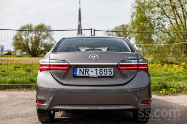 Pelēks Toyota Corolla 2017 Rīga, ar dzinēja tilpumu 1.40 L un nobraukumu 248 tūkst. km par 8990 €, foto 8 vietnē AUTOMOTO.COM.LV