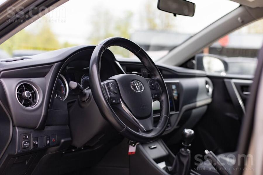 Pelēks Toyota Corolla 2017 Rīga, ar dzinēja tilpumu 1.40 L un nobraukumu 248 tūkst. km par 8990 €, foto 13 vietnē AUTOMOTO.COM.LV