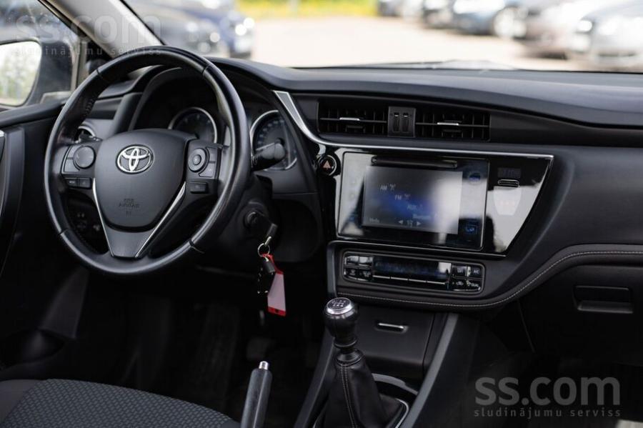 Pelēks Toyota Corolla 2017 Rīga, ar dzinēja tilpumu 1.40 L un nobraukumu 248 tūkst. km par 8990 €, foto 24 vietnē AUTOMOTO.COM.LV