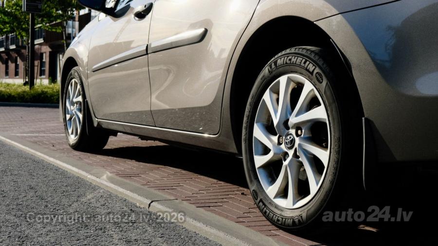 Pelēks Toyota Corolla 2017 Tallina, ar dzinēja tilpumu 1.60 L un nobraukumu 83 tūkst. km par 13399 €, foto 8 vietnē AUTOMOTO.COM.LV