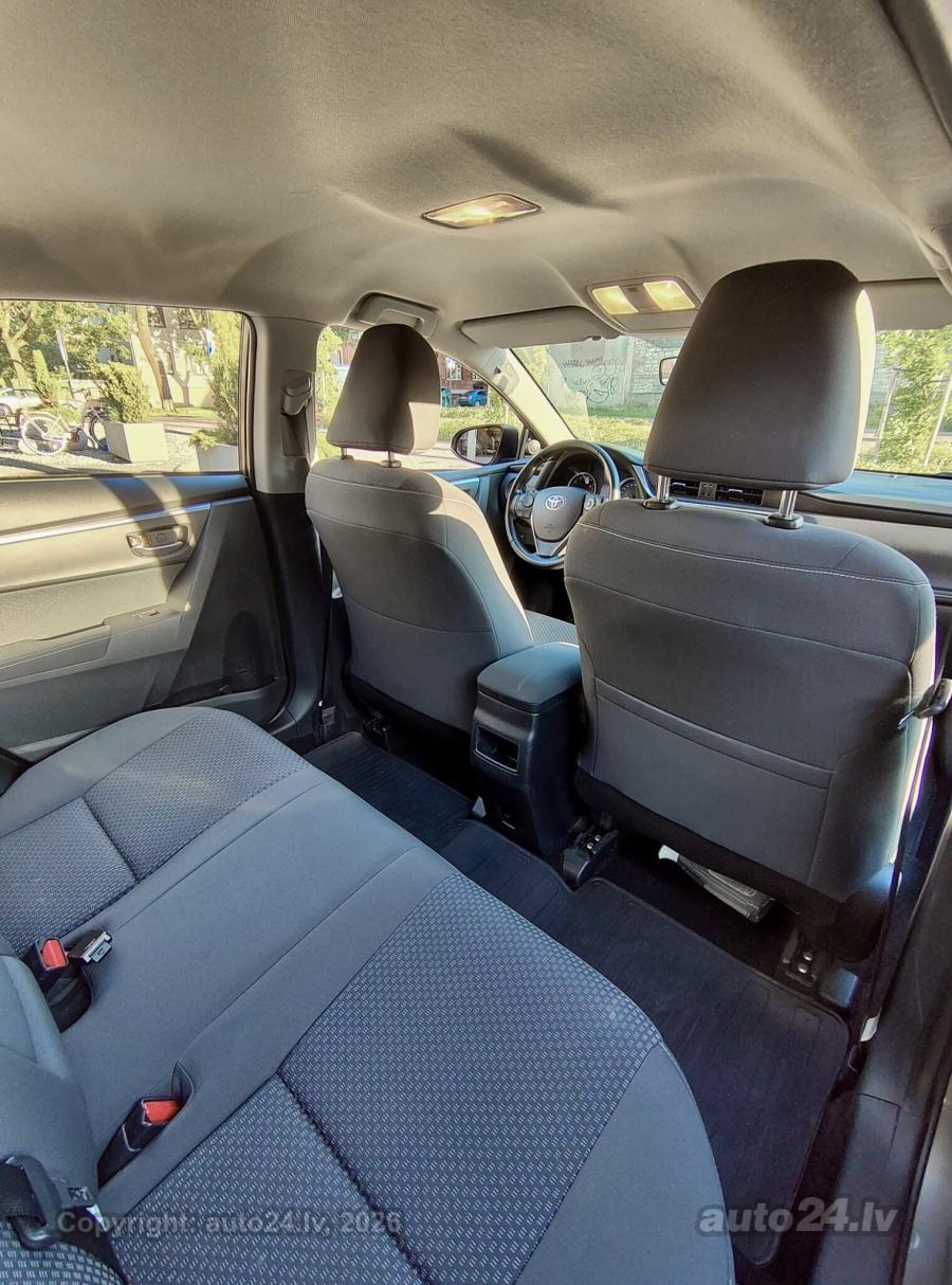 Pelēks Toyota Corolla 2017 Tallina, ar dzinēja tilpumu 1.60 L un nobraukumu 83 tūkst. km par 13399 €, foto 15 vietnē AUTOMOTO.COM.LV